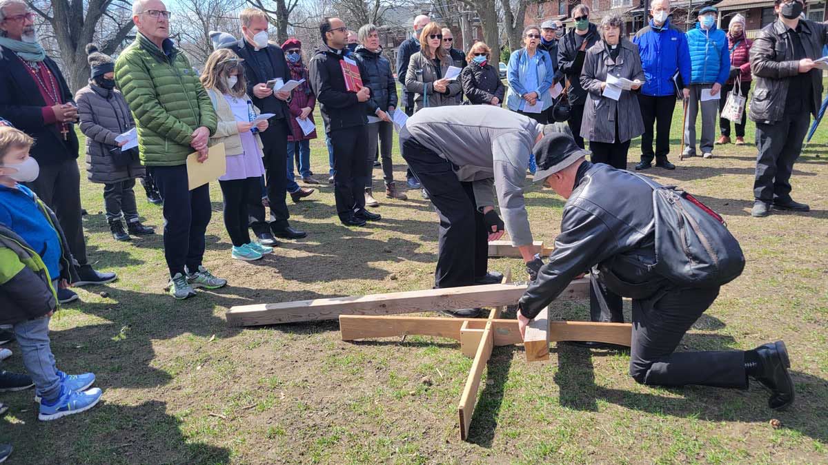 Lifting up the Cross - The Toronto Anglican